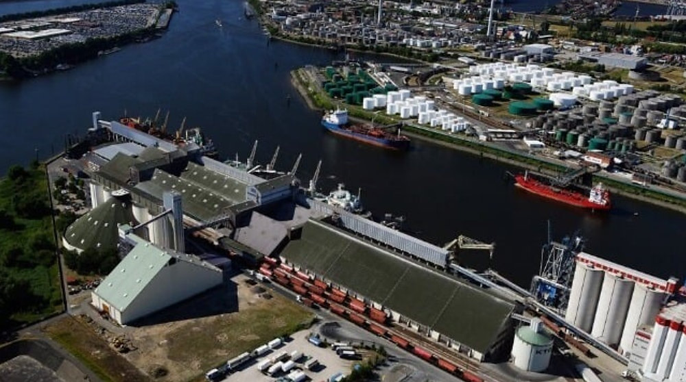 Barge Carrying Salt Sinks Causing Environmental Concerns for Hamburg