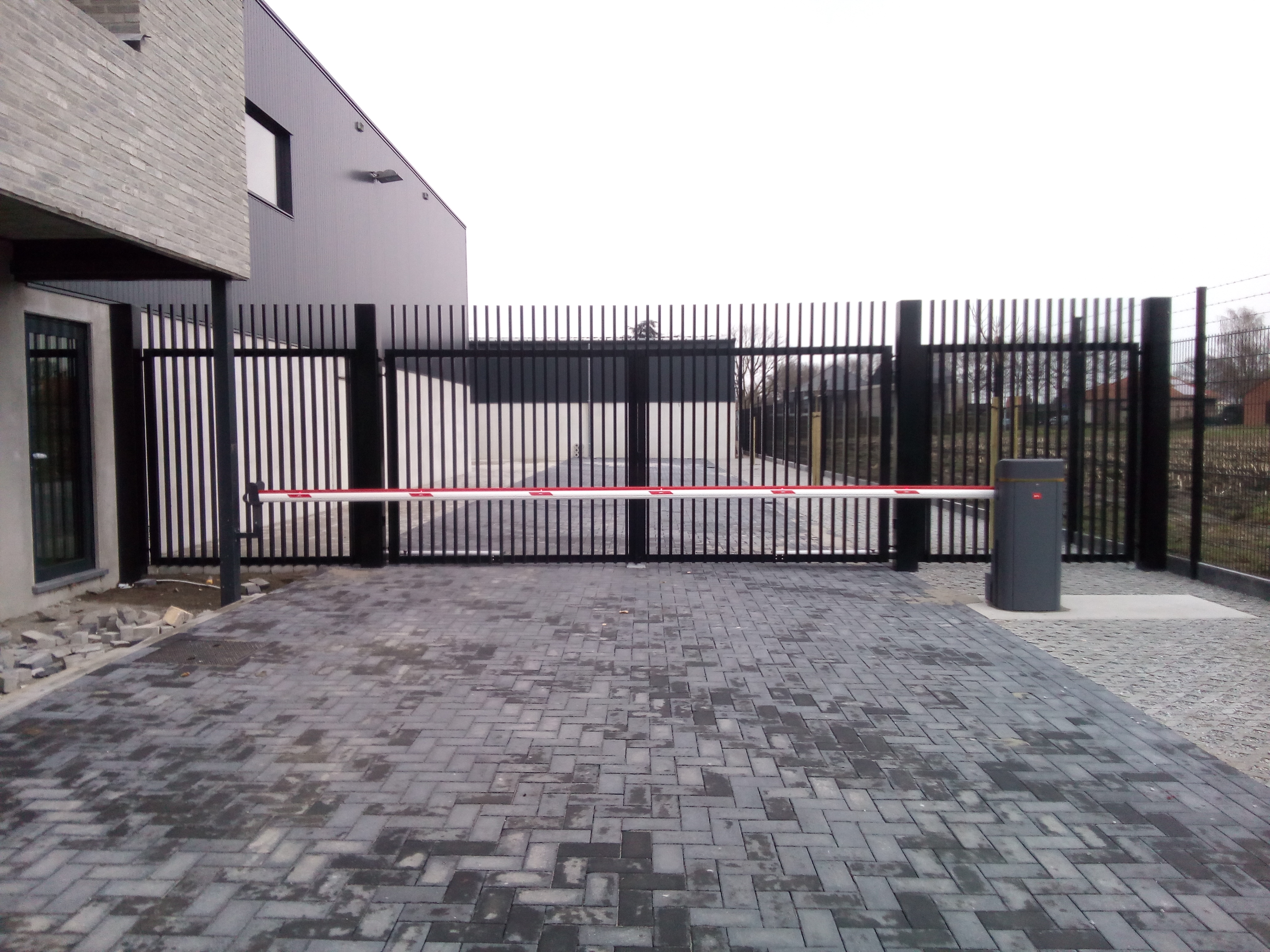 Poorten herstellen is onze specialiteit | Poort Expert | poort defect ...