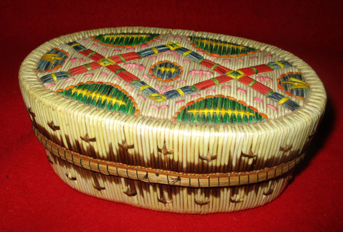 A fine mid 20th C Eastern Woodlands or Great Lakes quill box | CADA