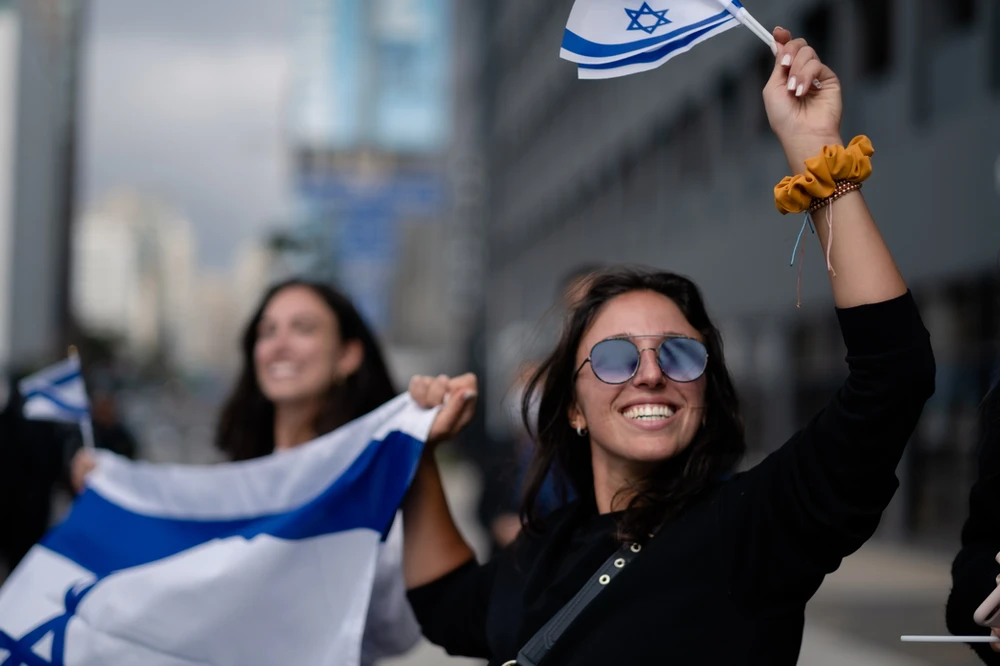 1. Why are Israelis so happy? | Piece of Hebrew Club