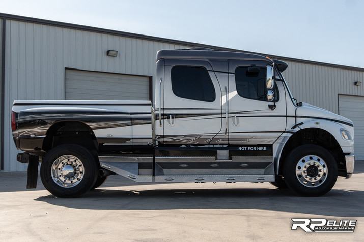 2006 FREIGHTLINER SPORT CHASSIS M2 106