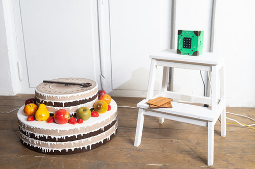 Cake with clues, pillow and keypad. | ecodecor