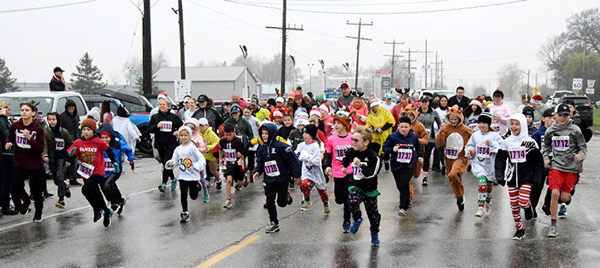 Jingle Bell Run, Walk and Wheel sees hundreds help Community Living ...