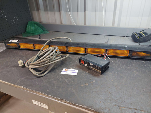 Whelen Halogen amber traffic advisor TA836 | Brooks Gov Surplus
