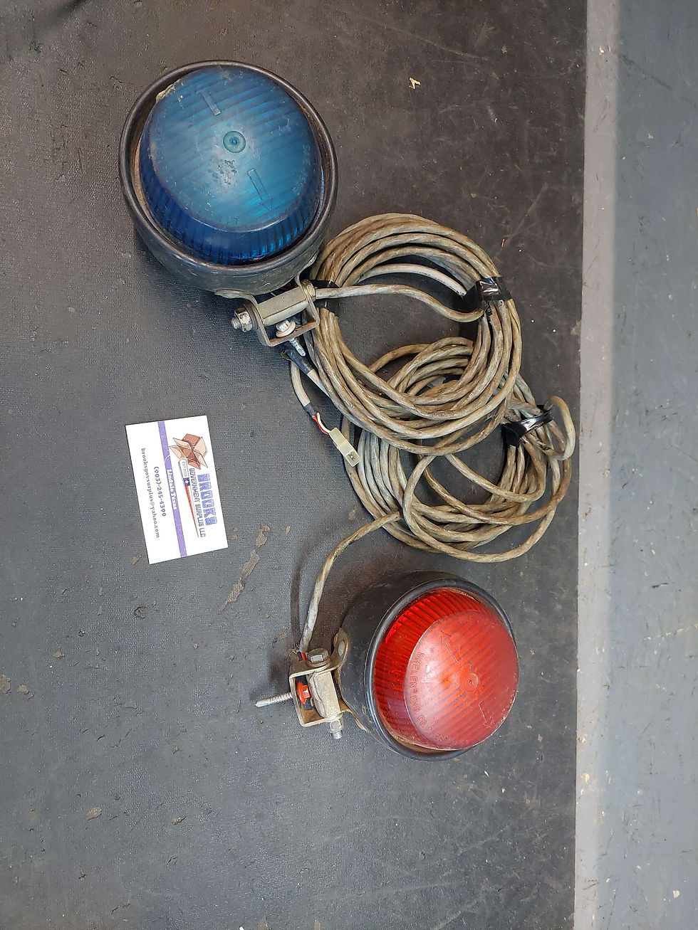 Red/Blue Split Lighting | Brooks Gov Surplus 4/6