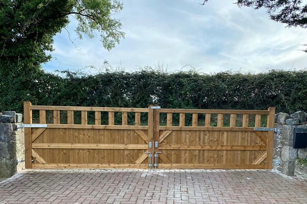 Choosing the Perfect Timber Gate: A Comprehensive Guide