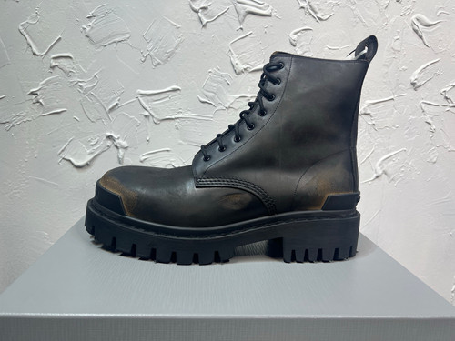 SS25 Distressed Leather Strike Boots | highstreetporter