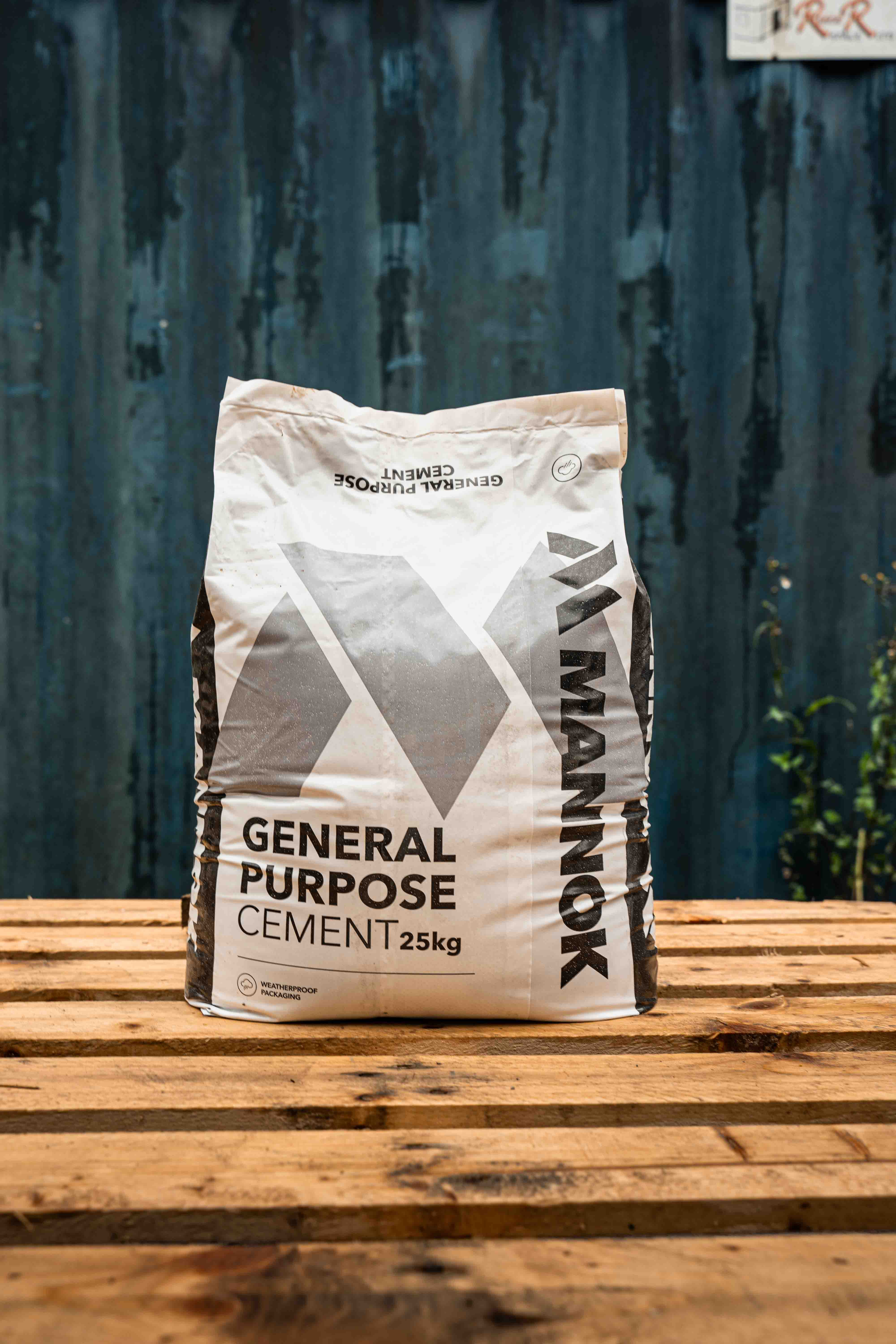 Mannok Cement 25kg | SWM Builders Merchants, Lydney, Gloucestershire