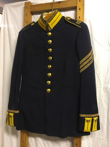 Fin uniform för furir tillika 1-åri volontär eller studentbeväring ...