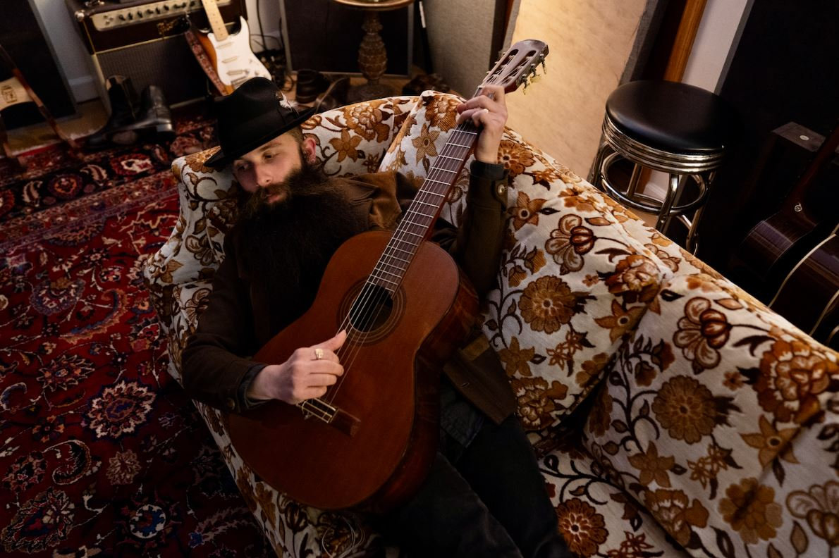 Beautiful Soul Stirring Indie song by LEVI ROBIN | Return to Sound