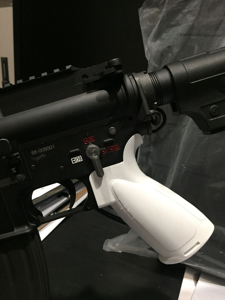 Let's grip HK416 hard.