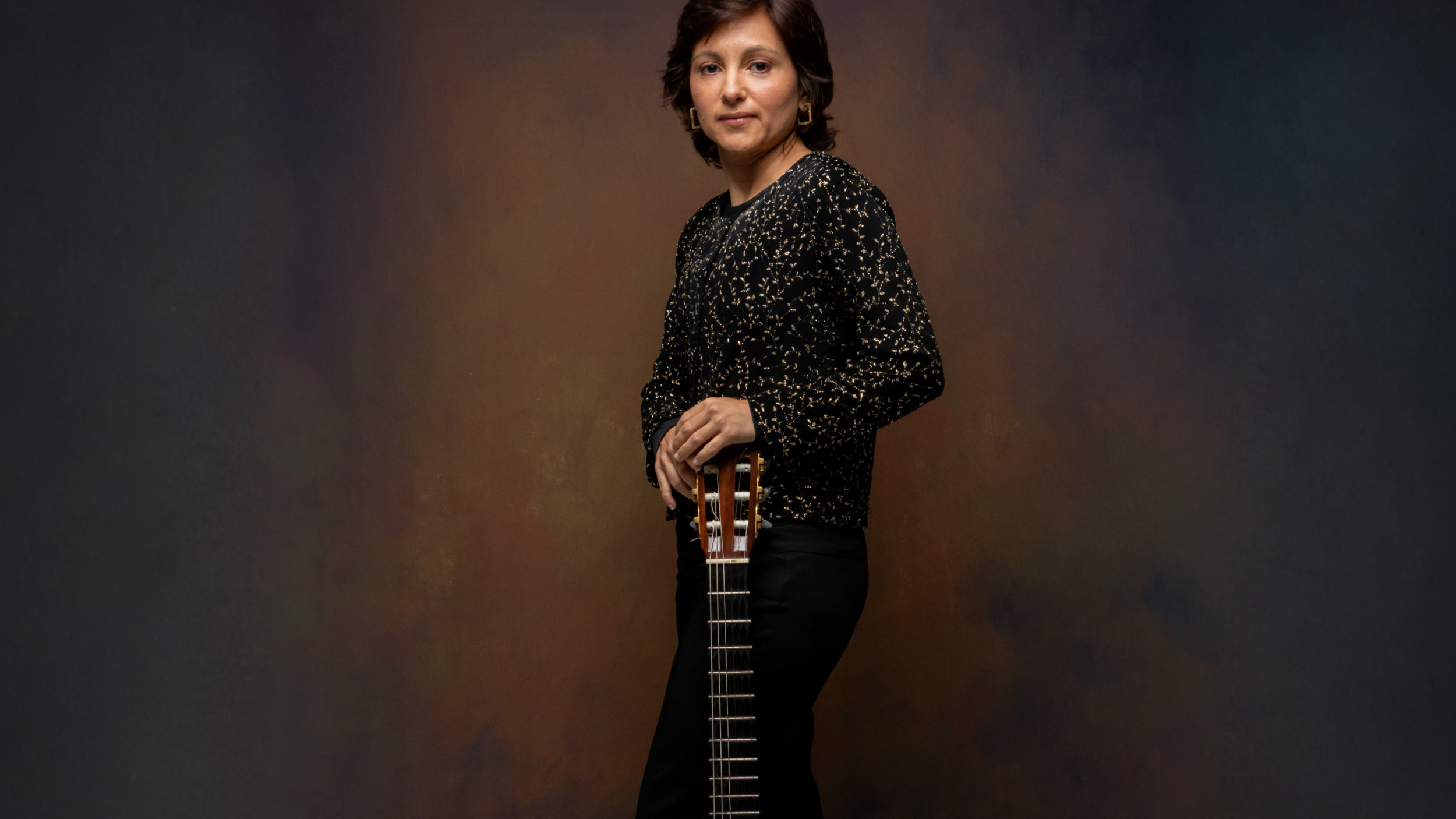 Classical Guitarist Cecilia Siqueira