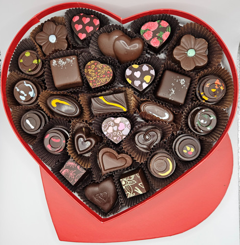 Large Valentines Chocolate Box, 10 oz, 27 pieces | Dulce