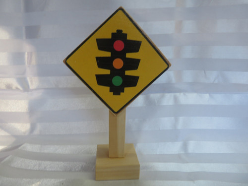 “TRAFFIC LIGHT” TRAFFIC SIGN | The Wooden Wheel