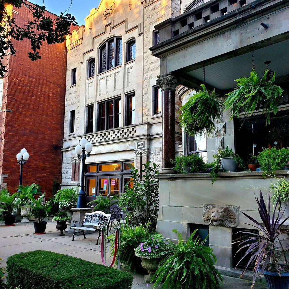 Stan Mansion is One of the Most Instagram-Worthy Spots in Chicago!