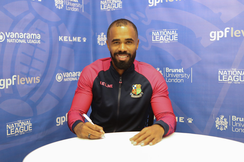 Alex Dyer signs a new deal