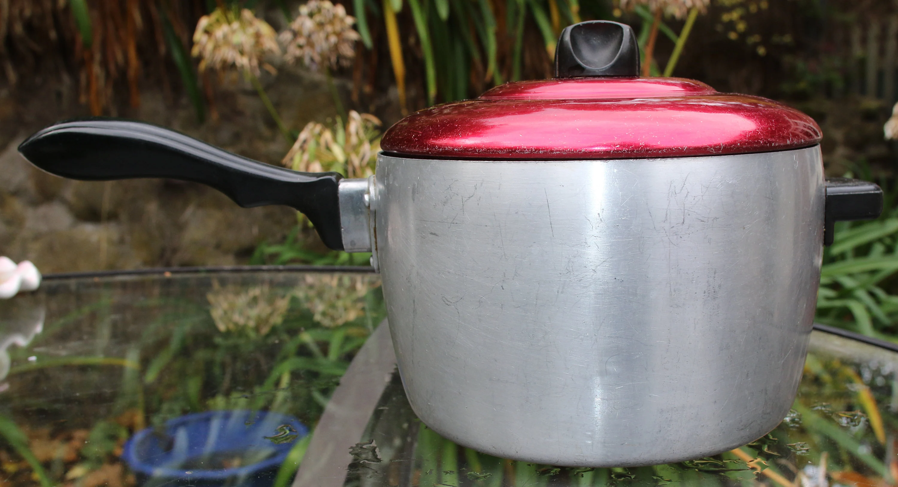 Preloved Large Saucepan and Lid | Tasmanian Beauties