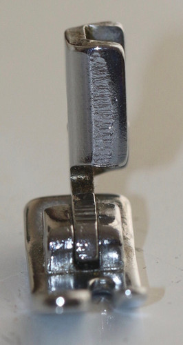 Preloved Singer 153267 Slant Shank Adapter Snap on Straight Stitch Foot ...