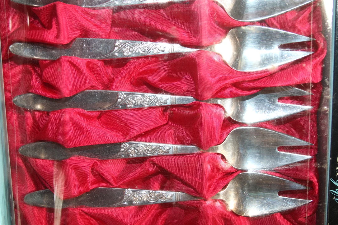 Preloved Grosvenor Silverware Splades - set of 6 in original box ...