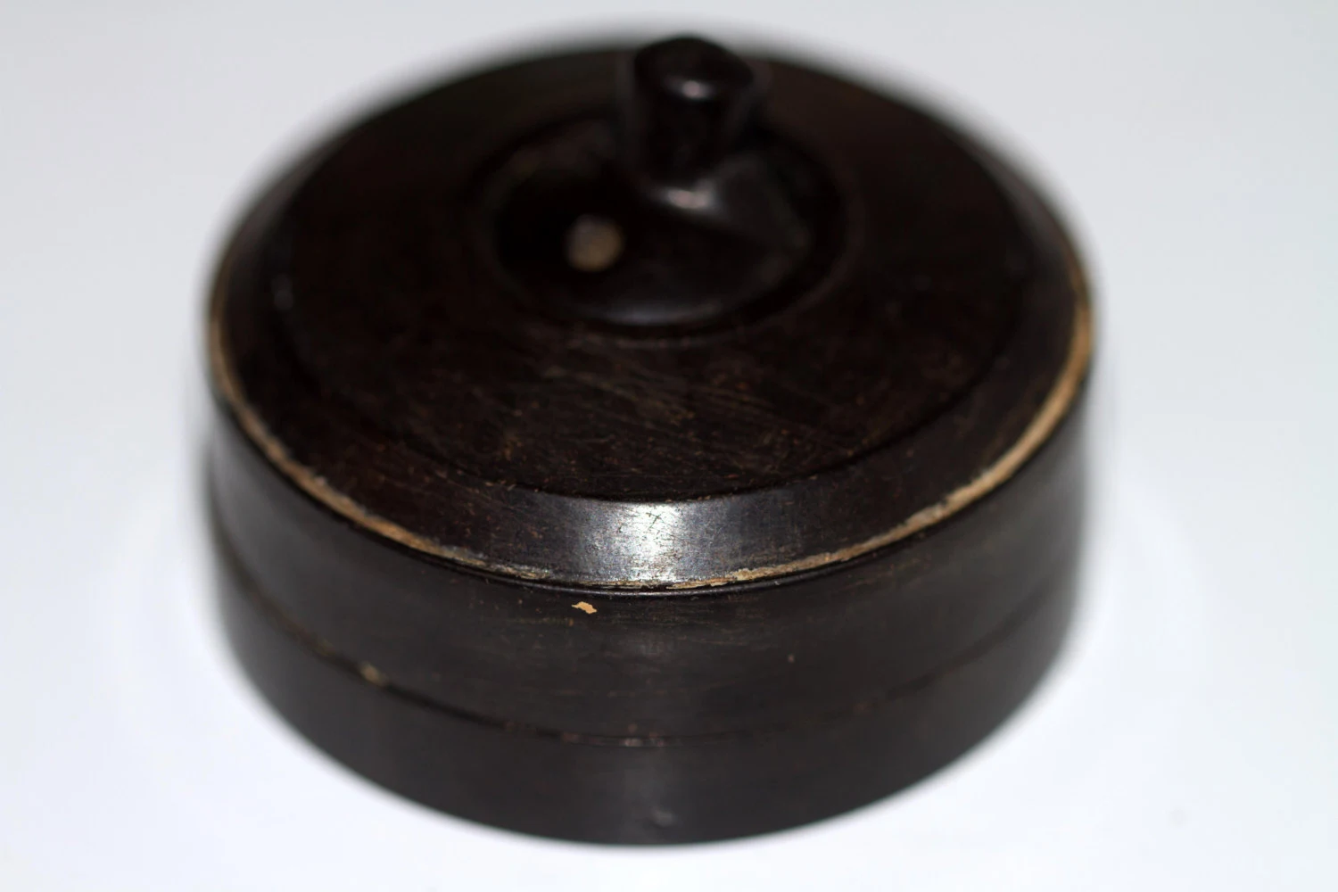 Preloved Vintage Ring Grip Power Switch | Tasmanian Beauties