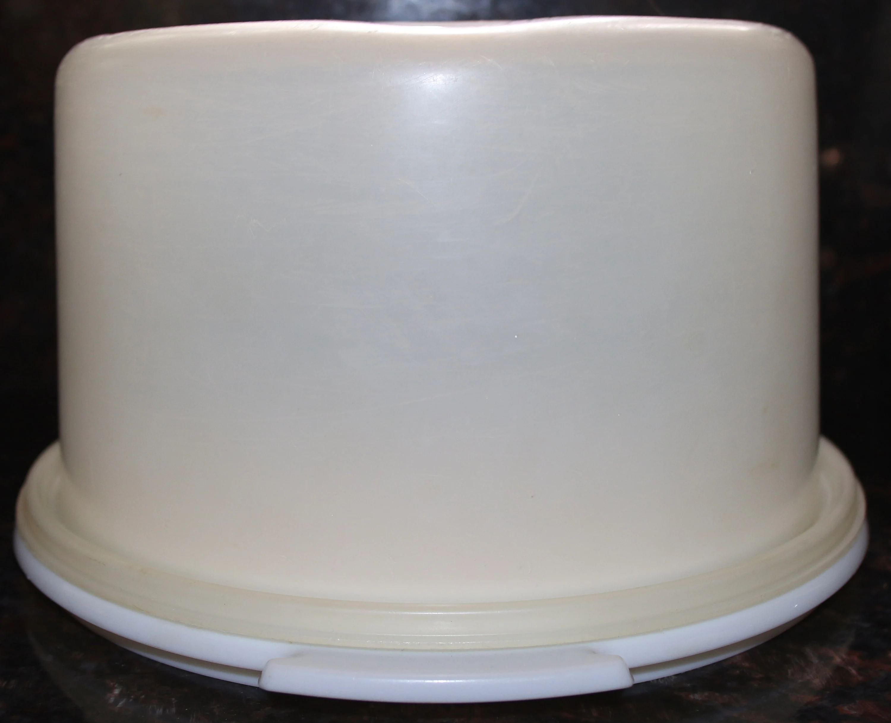 Preloved Tupperware Cake Carrier, Retro Tupperware cake carrier ...