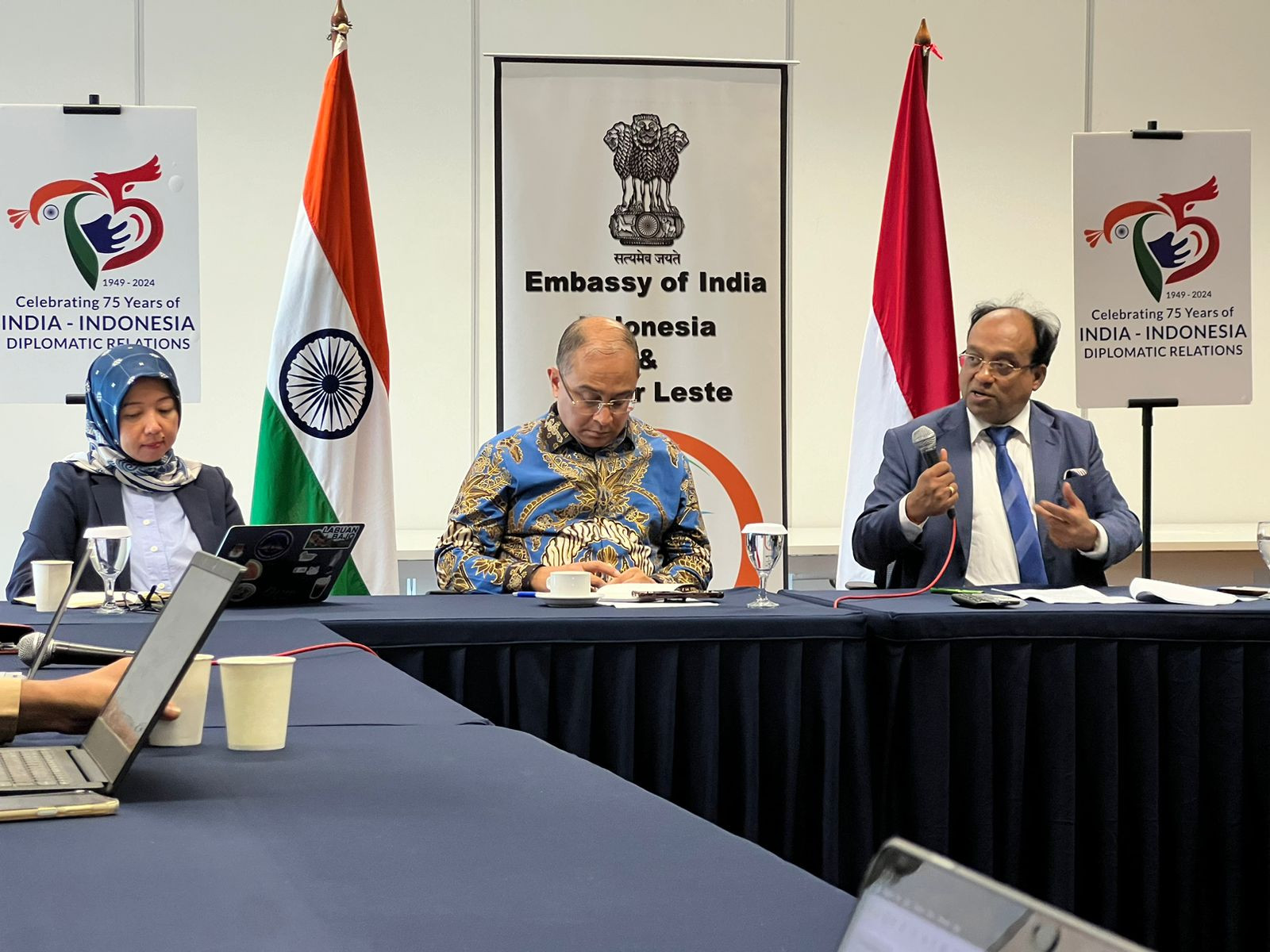A Talk in Decoding India's Global RiseISI Secretariat https://static ...