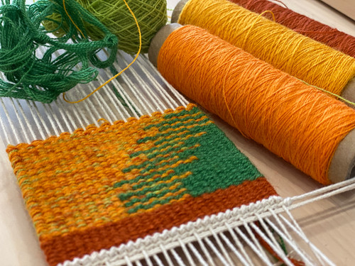 VIDEO: HATCHING Two Colours - Tapestry Weaving | weftfaced