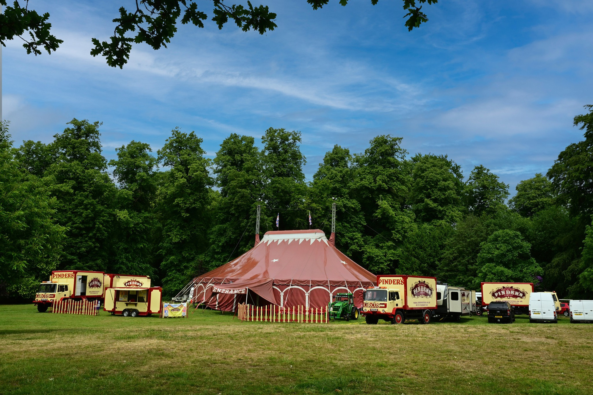 Pinder's circus Gallery