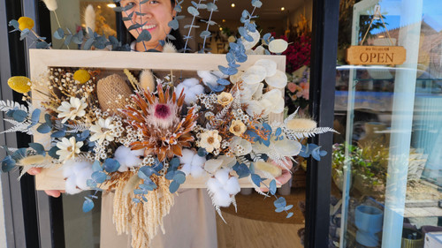 For Dani - Australian Natives flower frame | Tales De Fleur