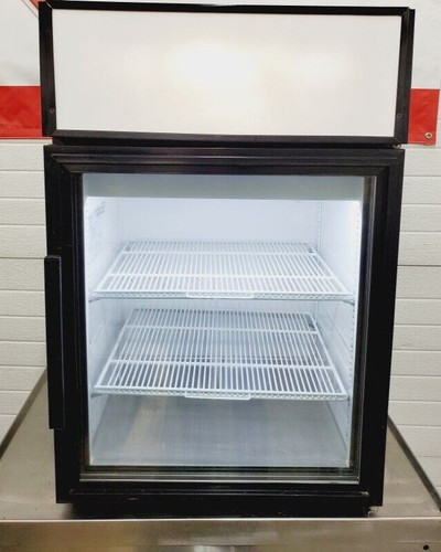 167-0153 True GDM-5-24” Countertop Glass Door Self-Contained Cooler | GES