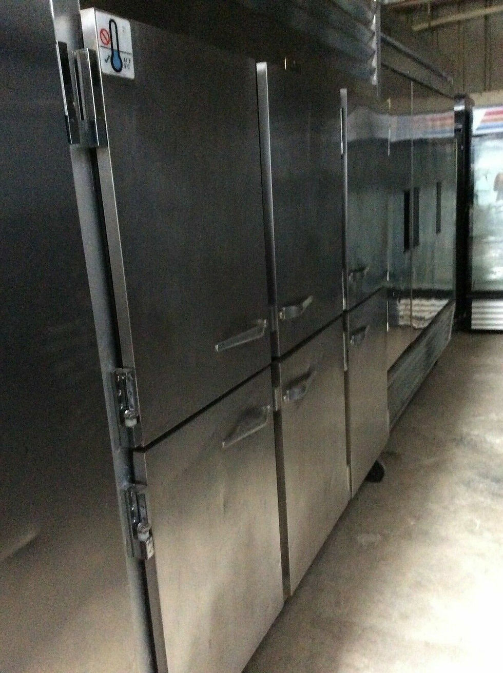 75-0300 Traulsen G3000 Three-Section, Reach In, Self-Contained Cooler | GES