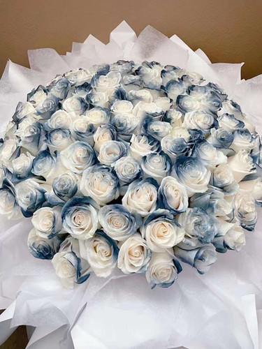 Classic Malta Blue Rose Bouquet (Medium) | C Blanc Rose