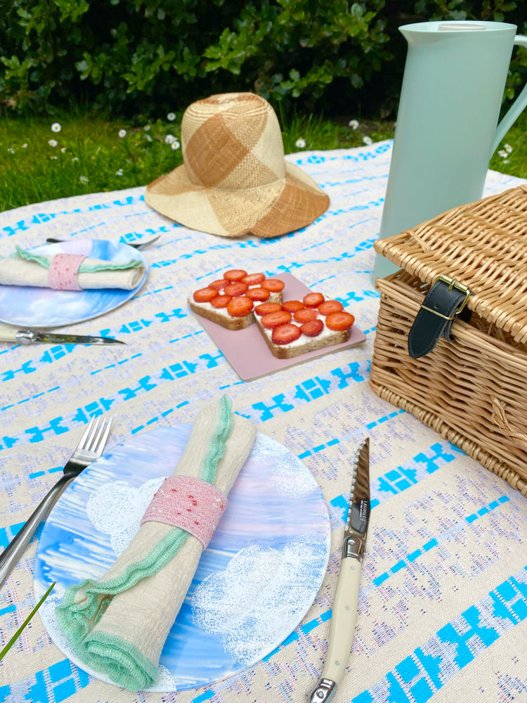 Set the blanket for a gorgeous picnic