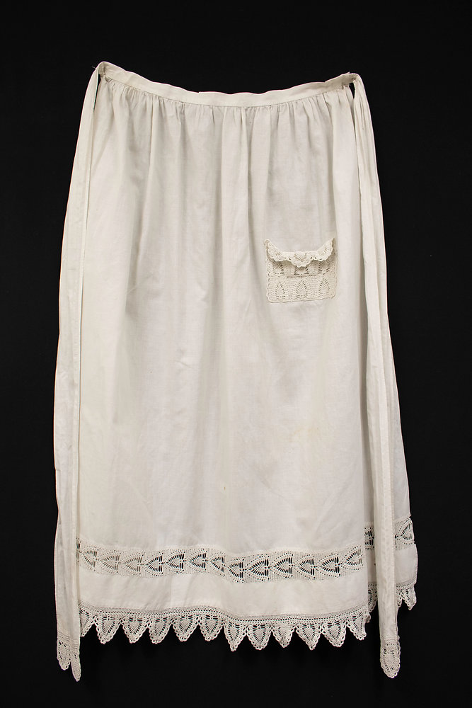 Betty Homemaker—Show us your apron!