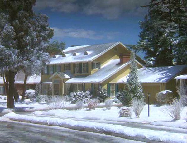 10 Famous Christmas Movie Houses, Locations & Fun Facts