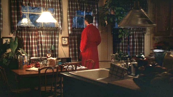 10 Famous Christmas Movie Houses, Locations & Fun Facts