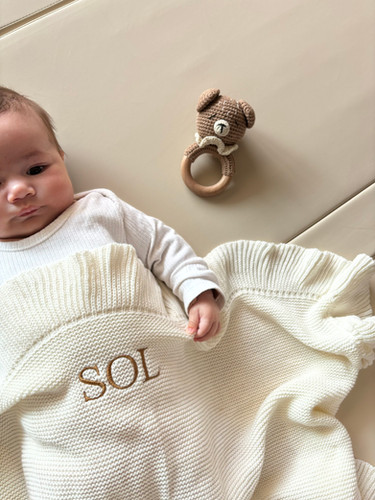 תוספת רקמת שם על שמיכה במארז קיים | Baboo baby