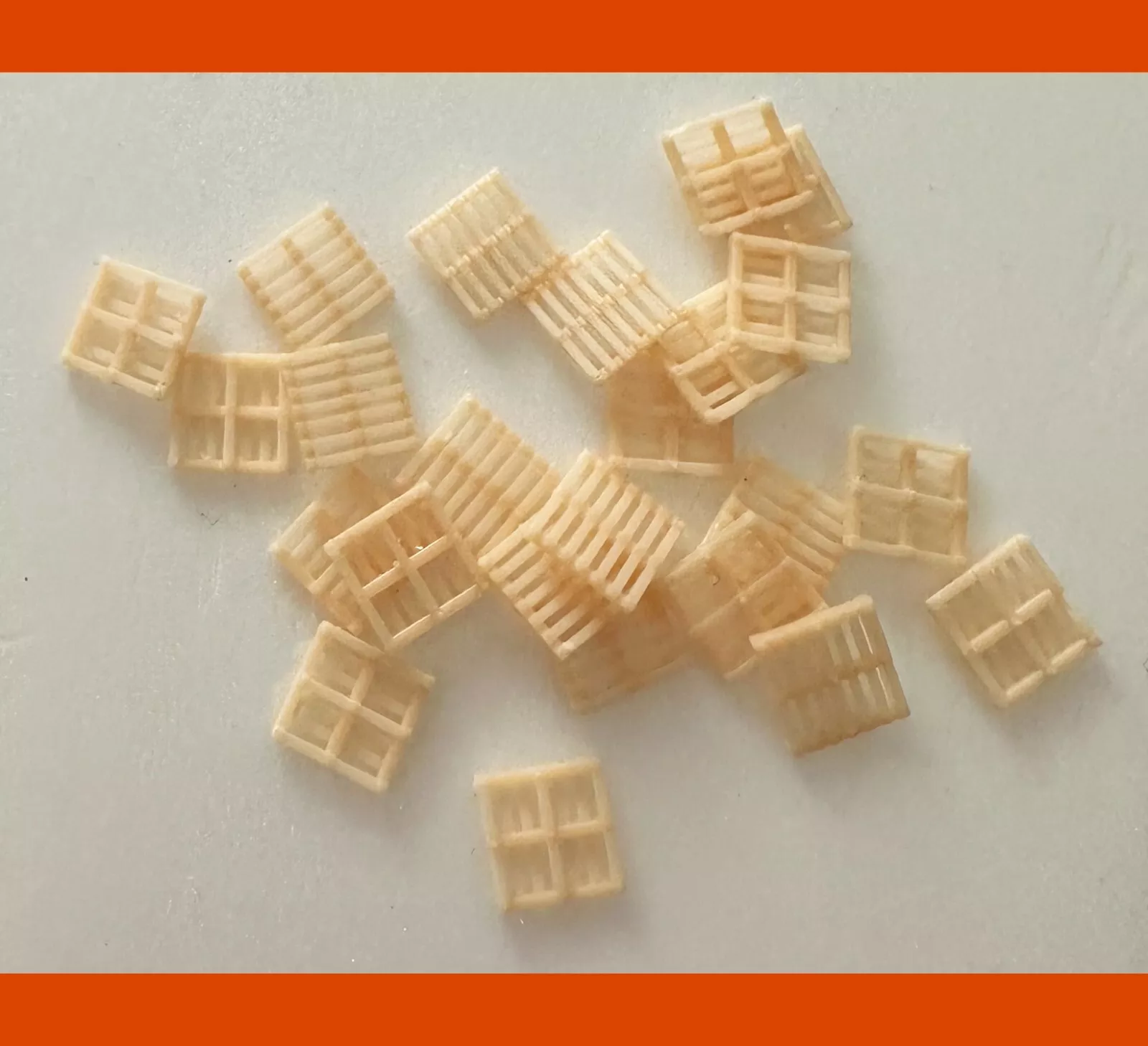 PALLET PALLETS 48" X 48" QUANTITY 24 RESIN N SCALE 1/160 | That Train Place