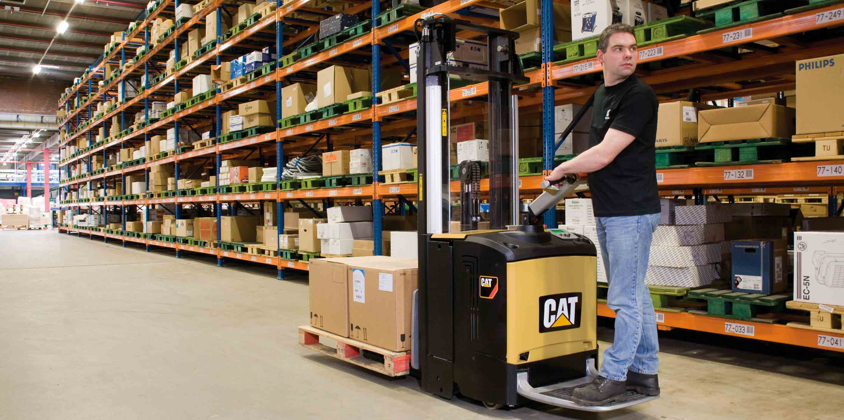 Gerbeur Electrique Cat | Application Stockage et Entrepôt Logistique