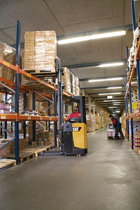 Gerbeur Electrique Cat | Application Stockage et Entrepôt Logistique