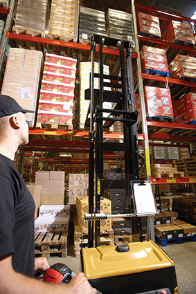 Gerbeur Electrique Cat | Application Stockage et Entrepôt Logistique