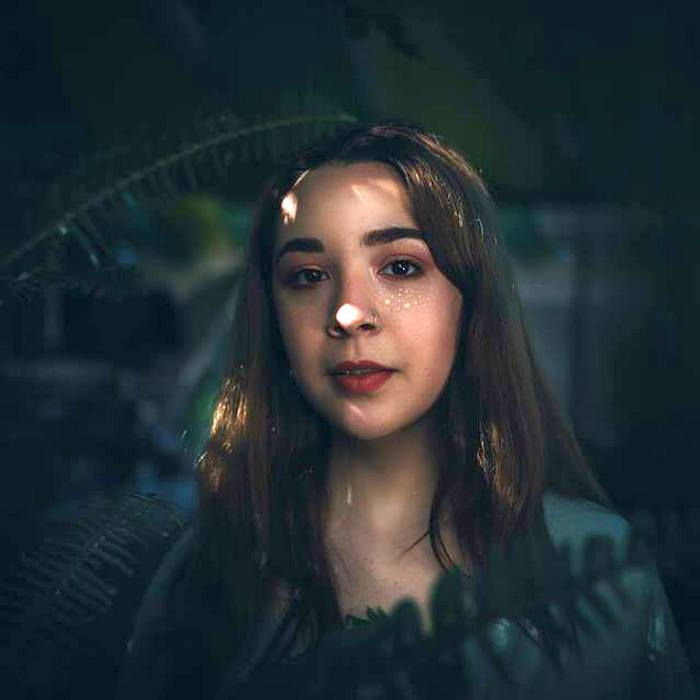 ELLA ES: CLARISA BRASSEA