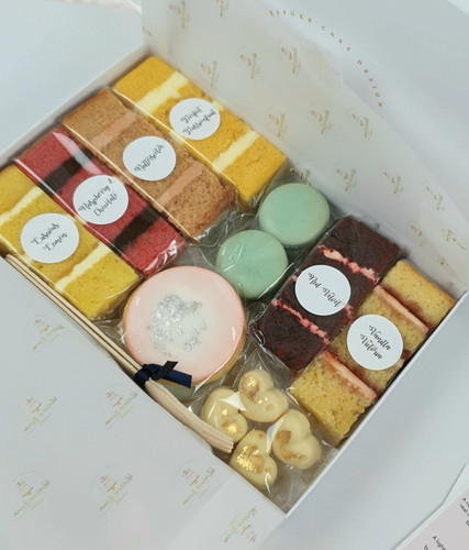 Wedding Cake Sample Box | Blossom Dream Cakes