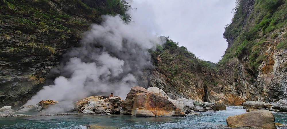 Taiwan's Lulu Hot Spring: Two Rivers, One Massively Endless Hot Spring ...