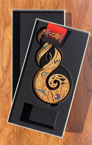 LARGE HANGING TWIST | Pounamu Queensland