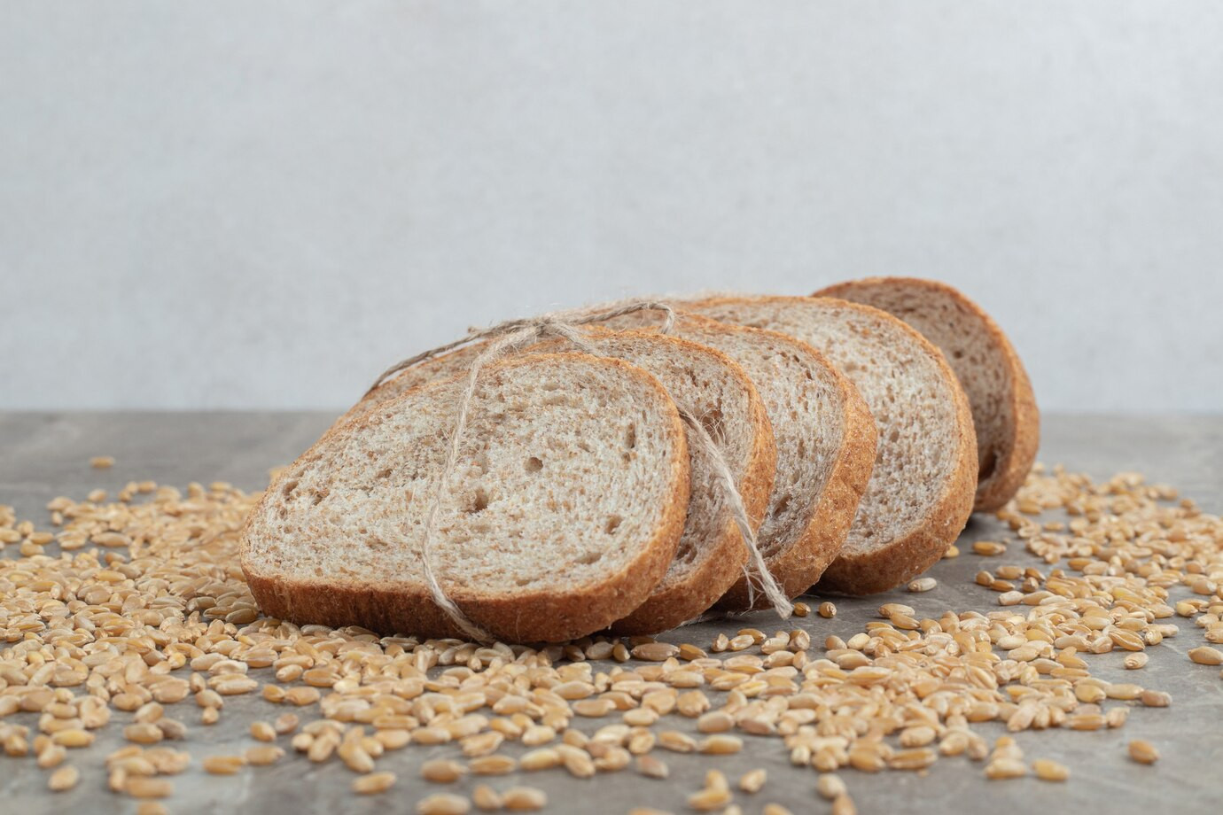 Rye Bread vs. Whole Wheat: Calories & Weight Loss Compared