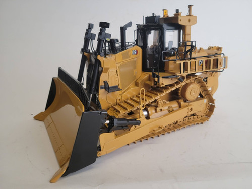 Caterpillar D9 Dozer with SU-Blade and Single-Shank Ripper | DiecastMatt
