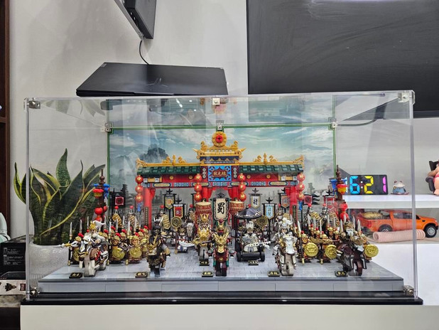 GECKON STUDIO | DISPLAY CASE