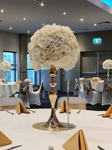 Gold Stand With Floral Arrangement Mimi | Wow Weddings Hire