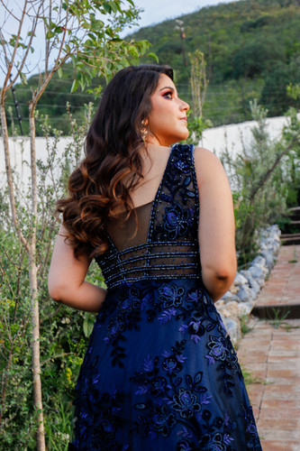 AZUL CON ENCAJE AZUL Y PEDRERIA AZUL CORTE PRINCESA | Manana Dress Studio